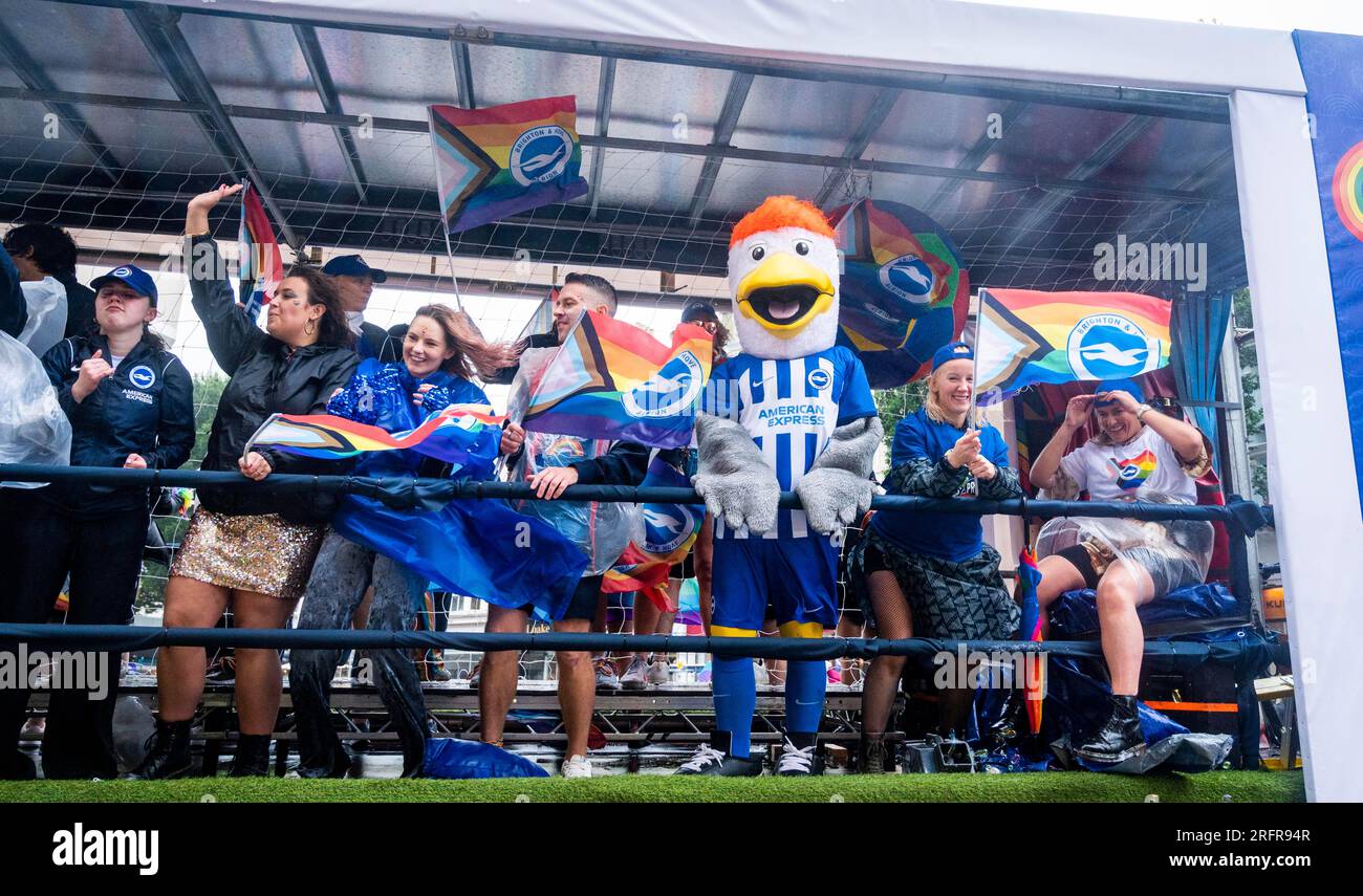 Brighton and hove albion mascot hi-res stock photography and images - Alamy