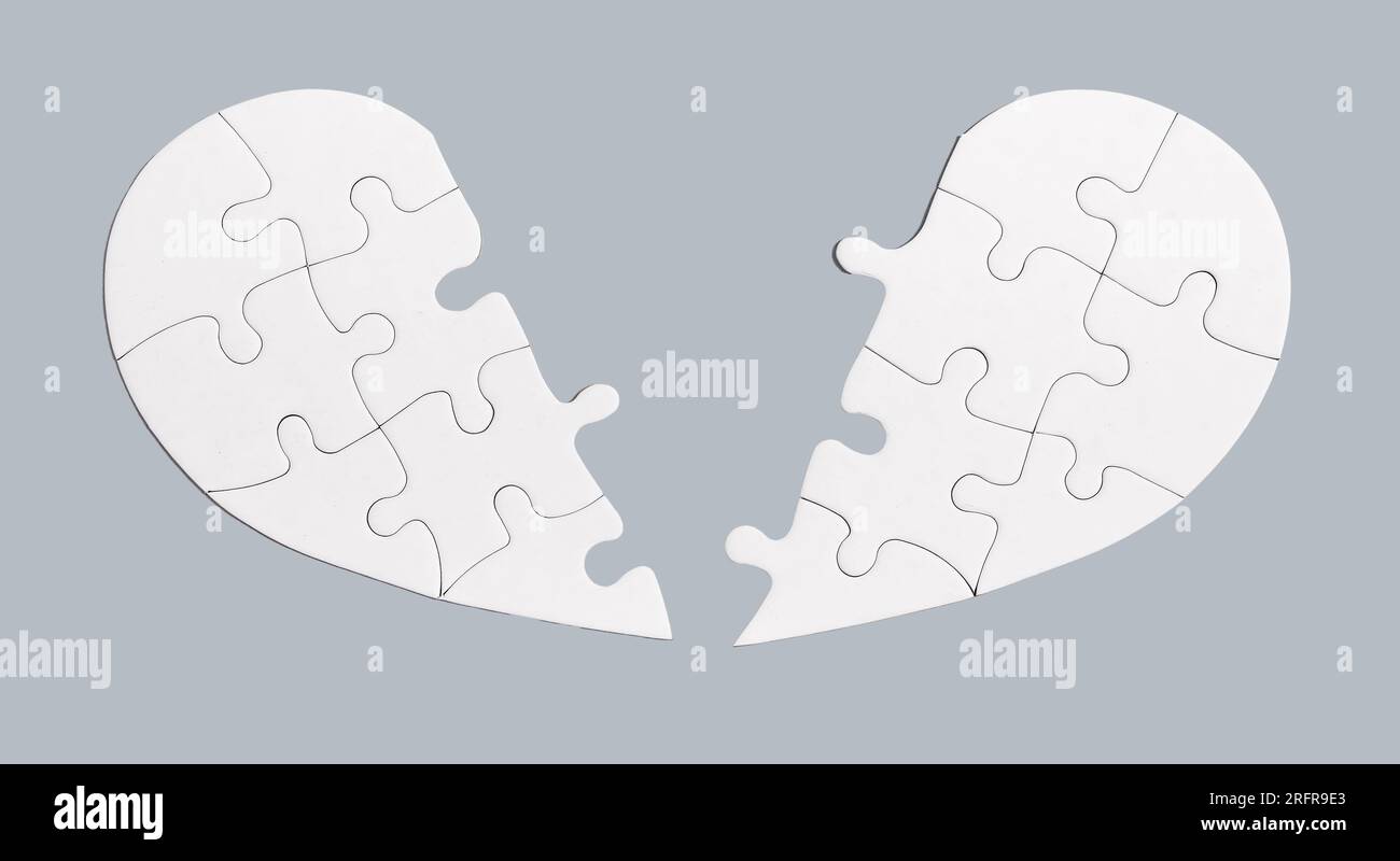Broken split heart puzzle. Divorce, breakup concept Stock Photo - Alamy