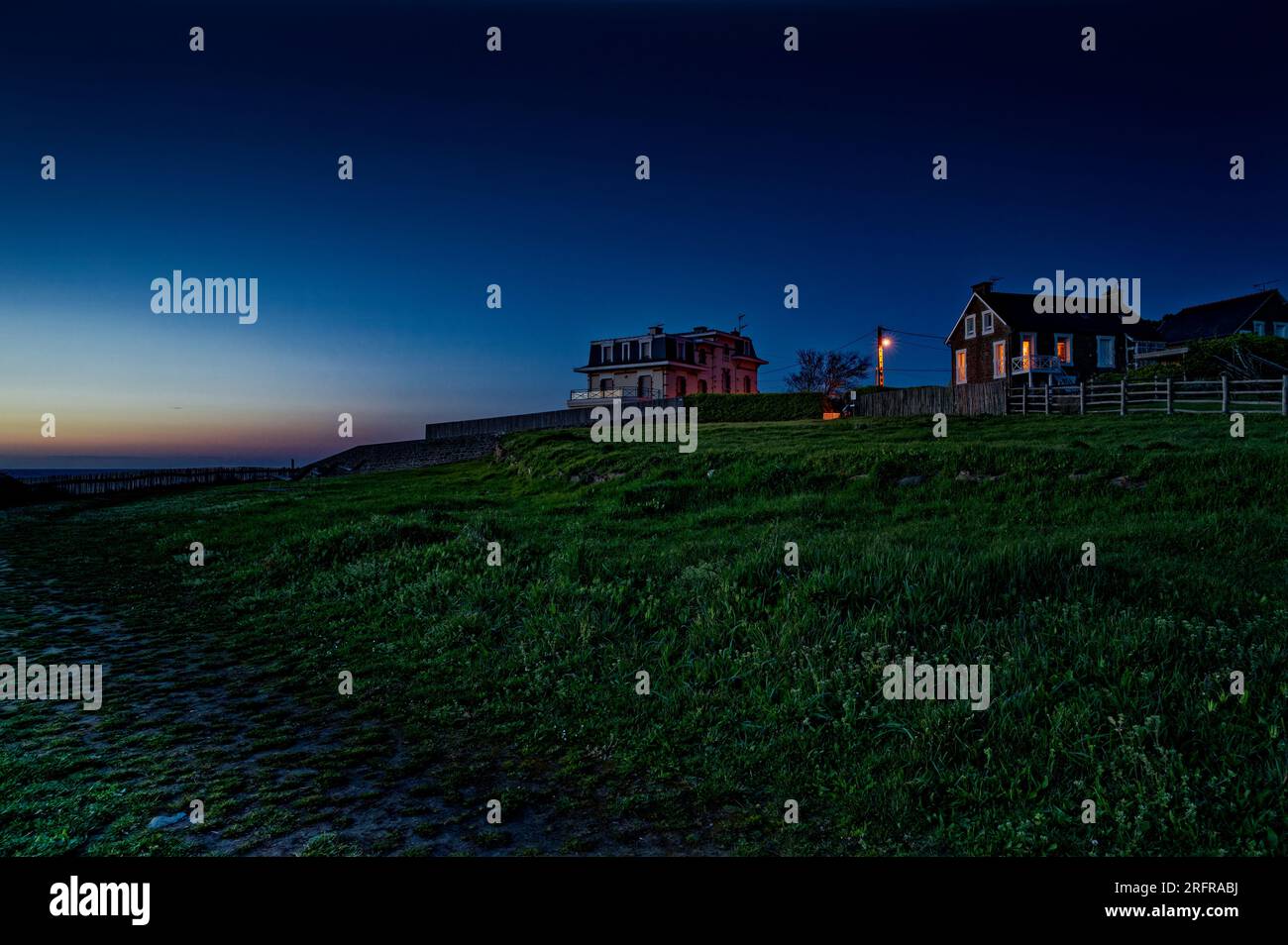 Suburban houses night moon hi-res stock photography and images - Alamy