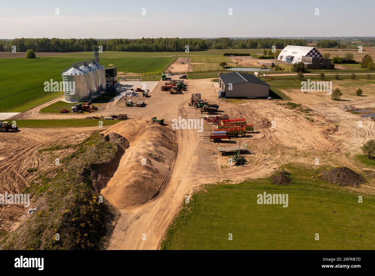 Aerial farm barn buildings hi-res stock photography and images - Alamy