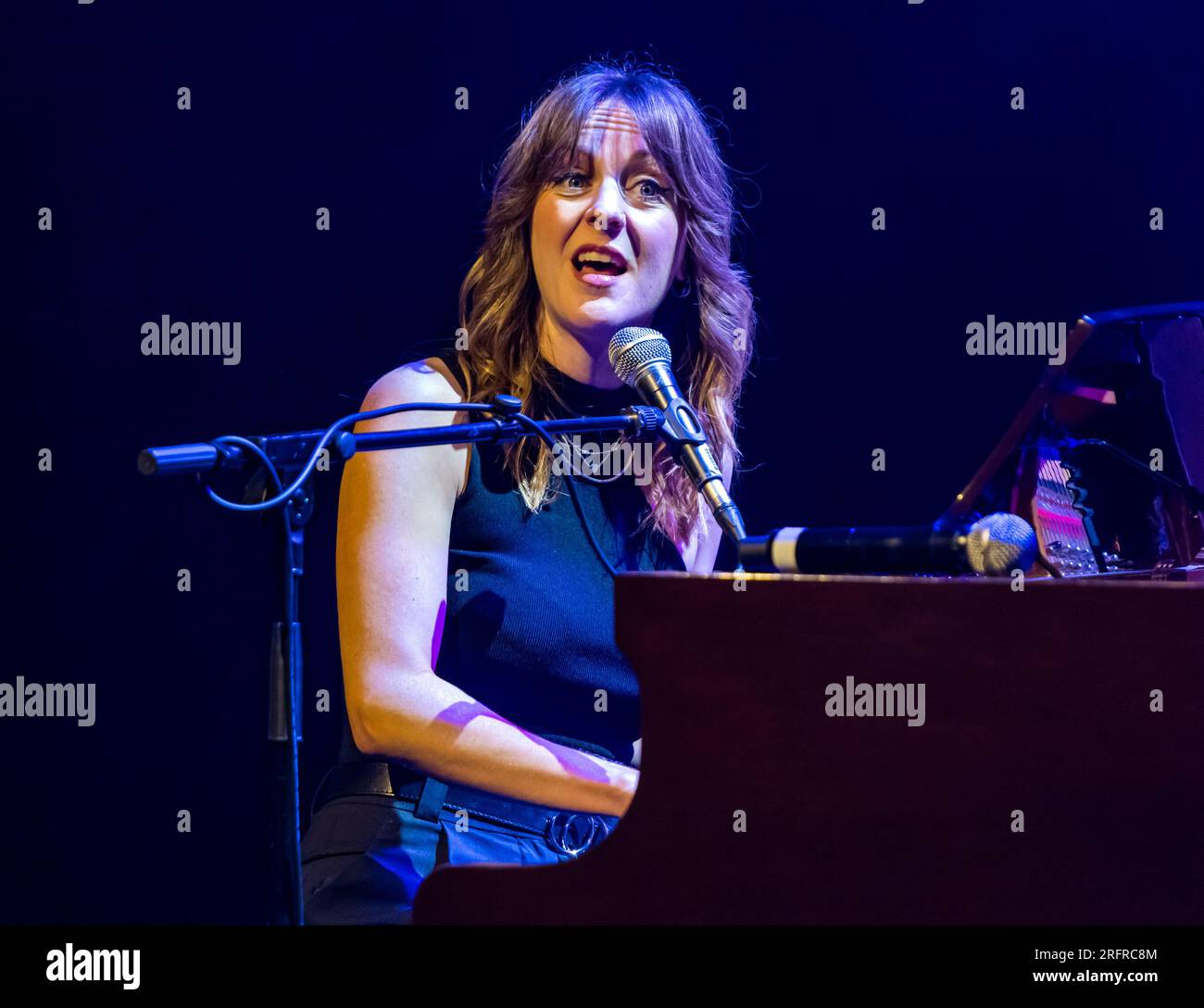 Gillian anderson 2023 hi-res stock photography and images - Alamy