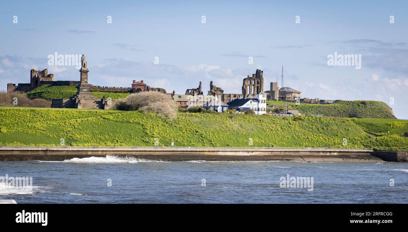 Tynemouth Priory and Castle, seen from the river Tyne, Tynemouth, North ...