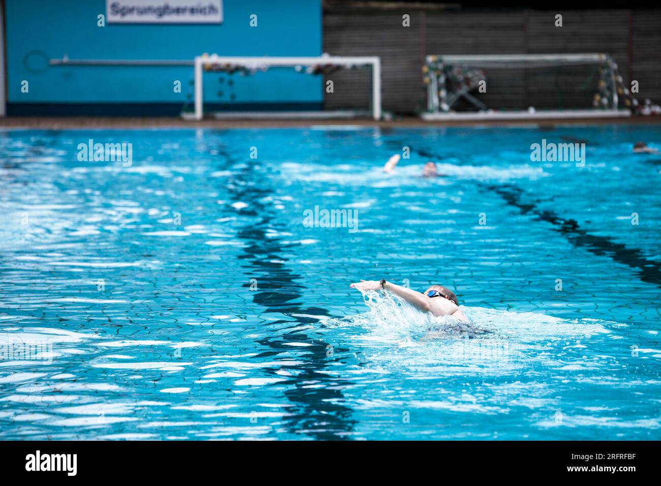 Berlin, Germany. 05th Aug, 2023. Bathers swim laps in the Kreuzberg ...