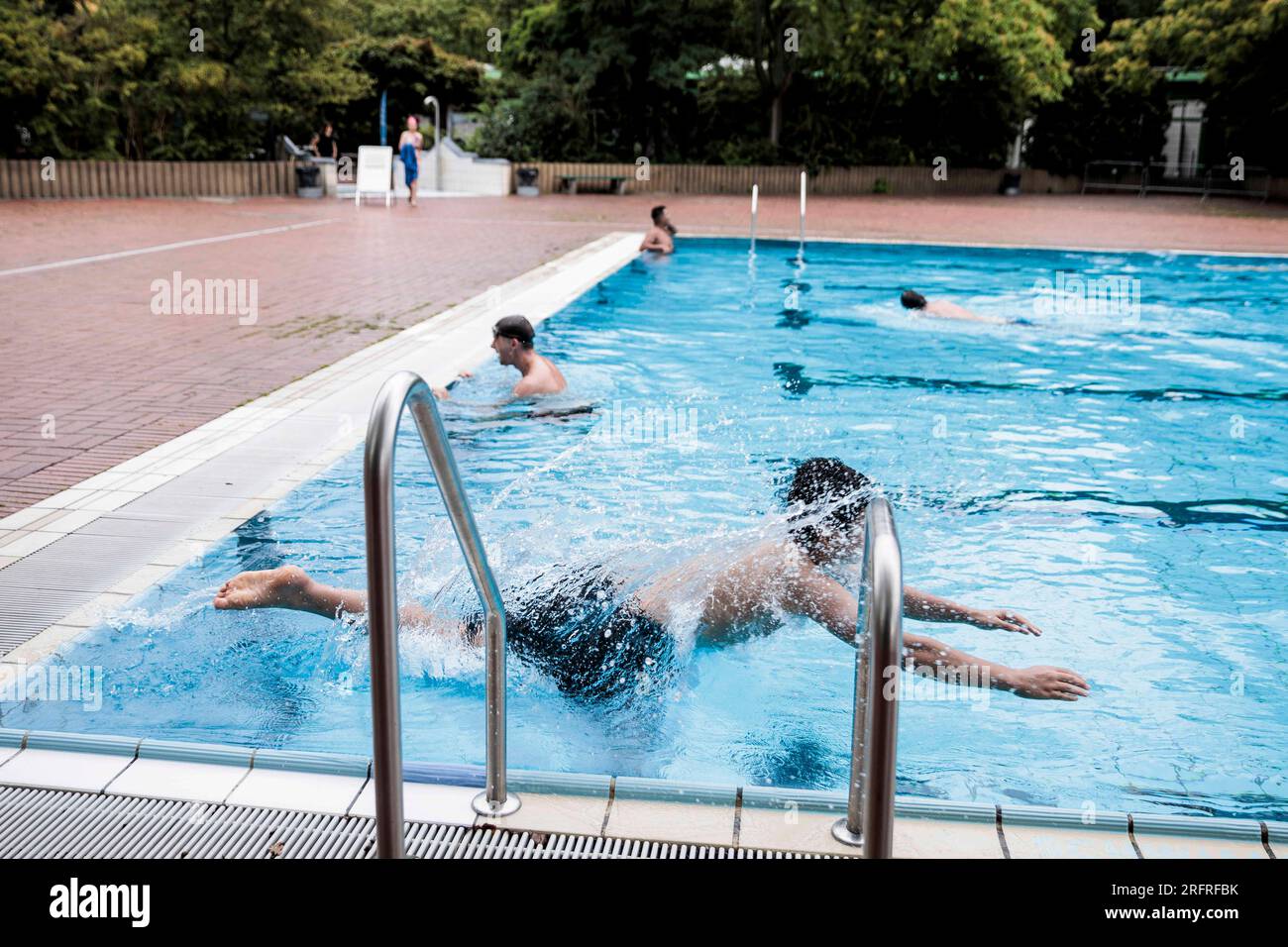 Berlin, Germany. 05th Aug, 2023. A bather jumps into the water pool at ...