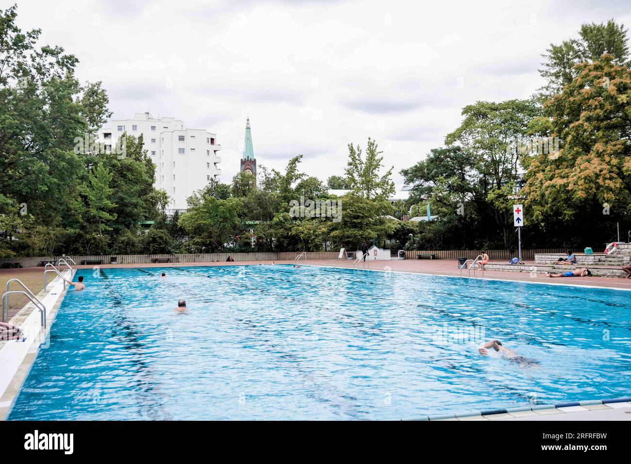 Berlin, Germany. 05th Aug, 2023. Bathers swim laps in the Kreuzberg ...