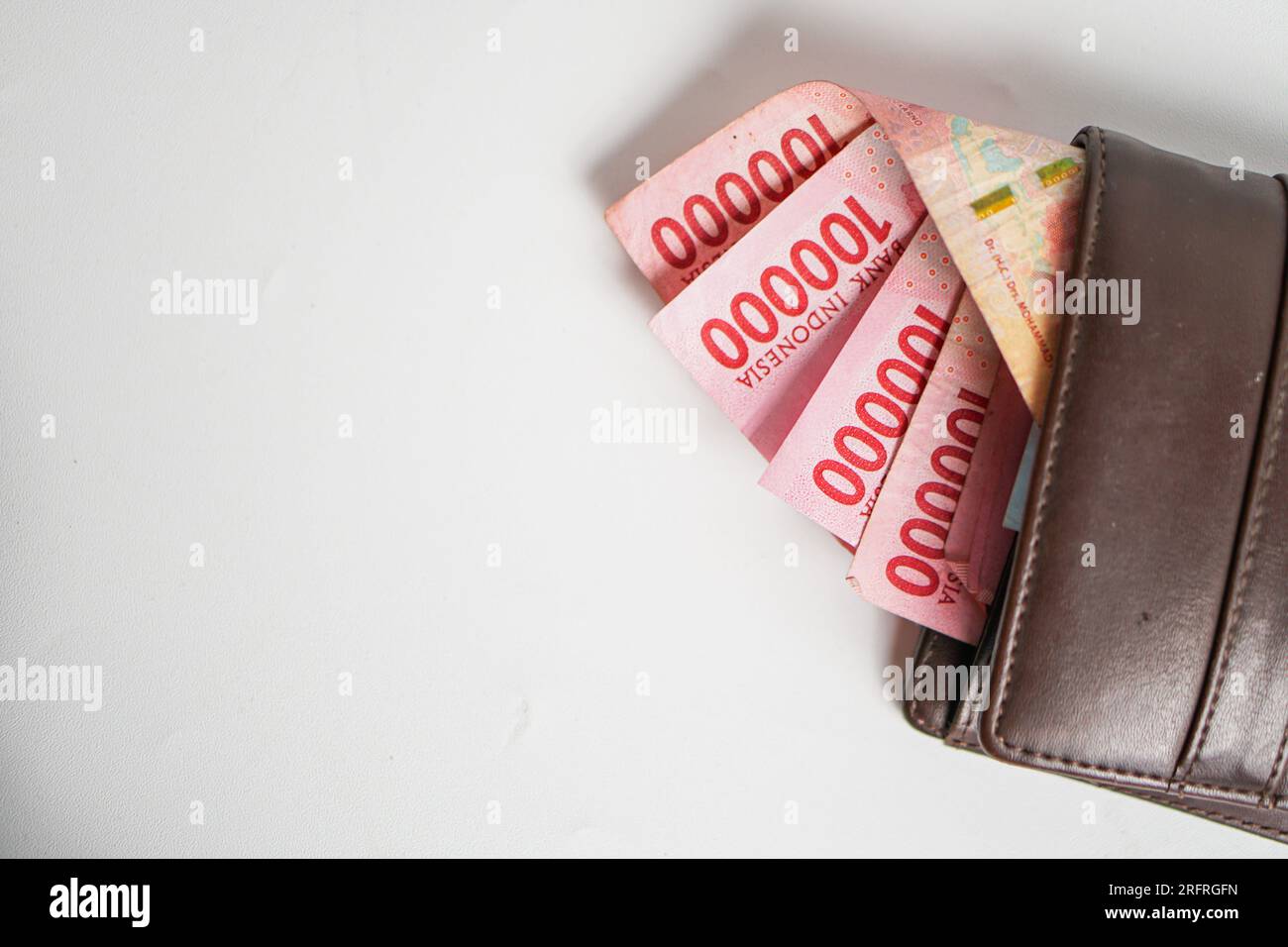 Money expenses hi-res stock photography and images - Alamy