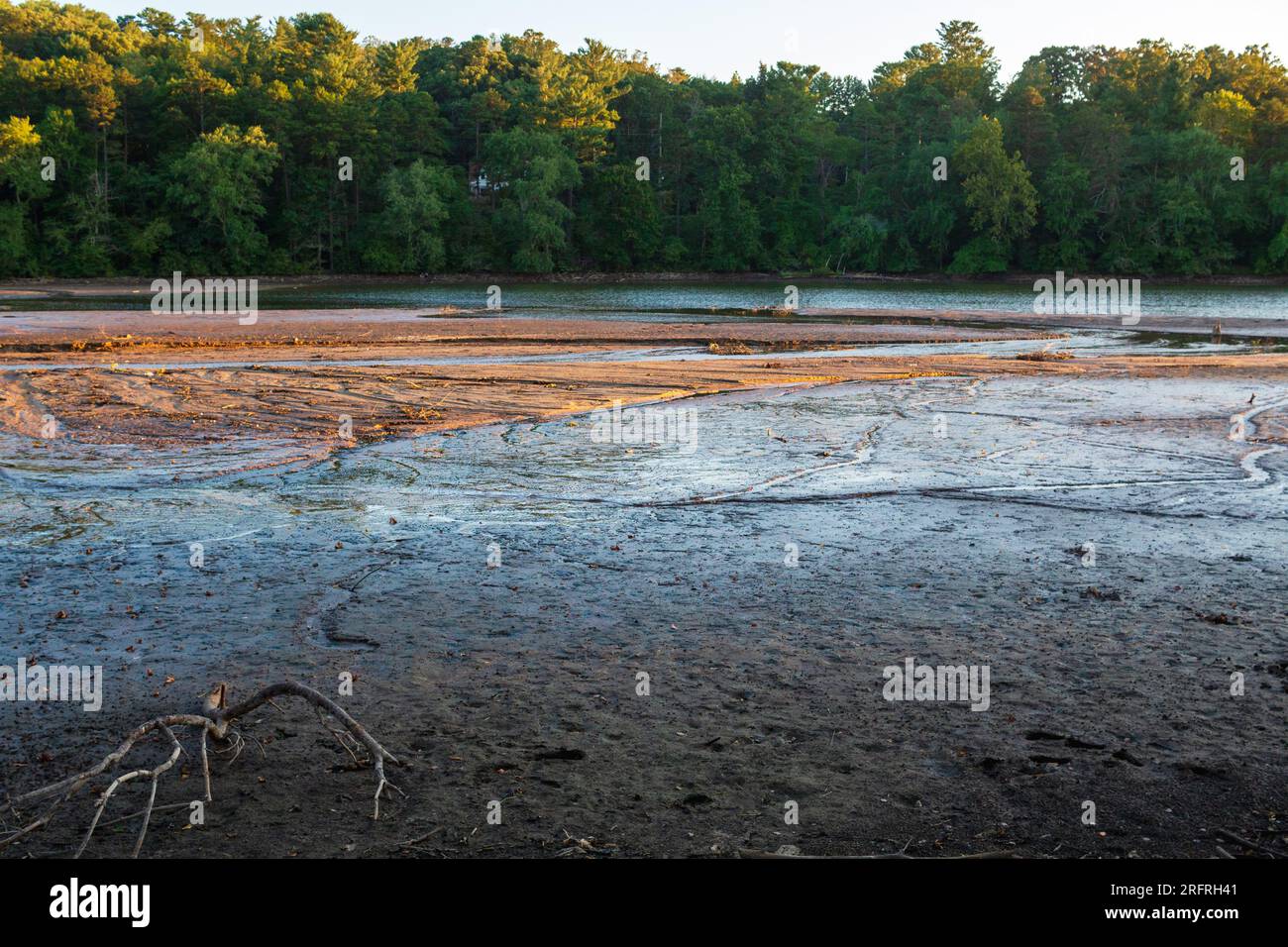 A lake drained of water is an emblem of climate change Stock Photo - Alamy