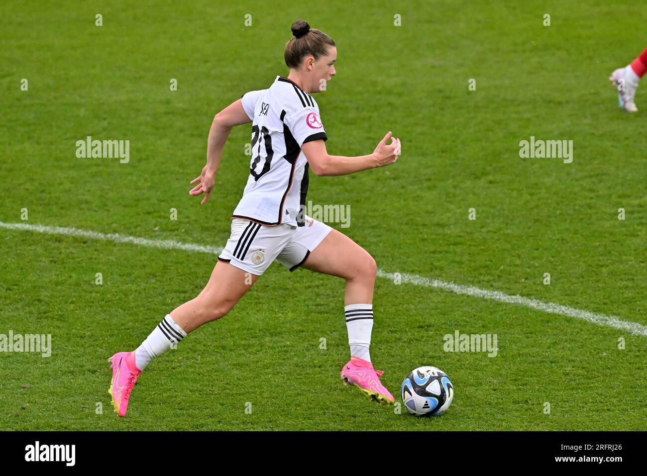Leuven, Belgium. 30th July, 2023. Alara Sehitler (10) of Germany pictured fighting for the ball ...