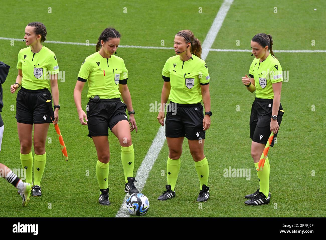 Leuven, Belgium. 30th July, 2023. referees pictured with Ceri Louise Williams, Jelena Cvetkovic ...