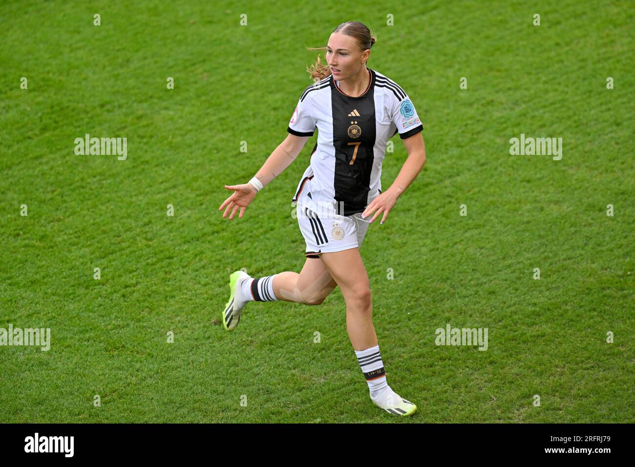 Sophie nachtigall hi-res stock photography and images - Alamy