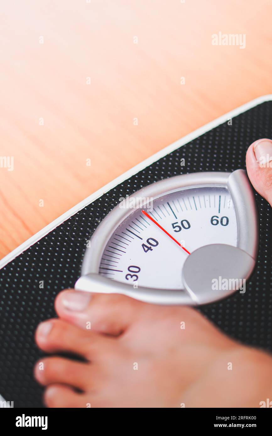 Female feet on a scale hi-res stock photography and images - Alamy