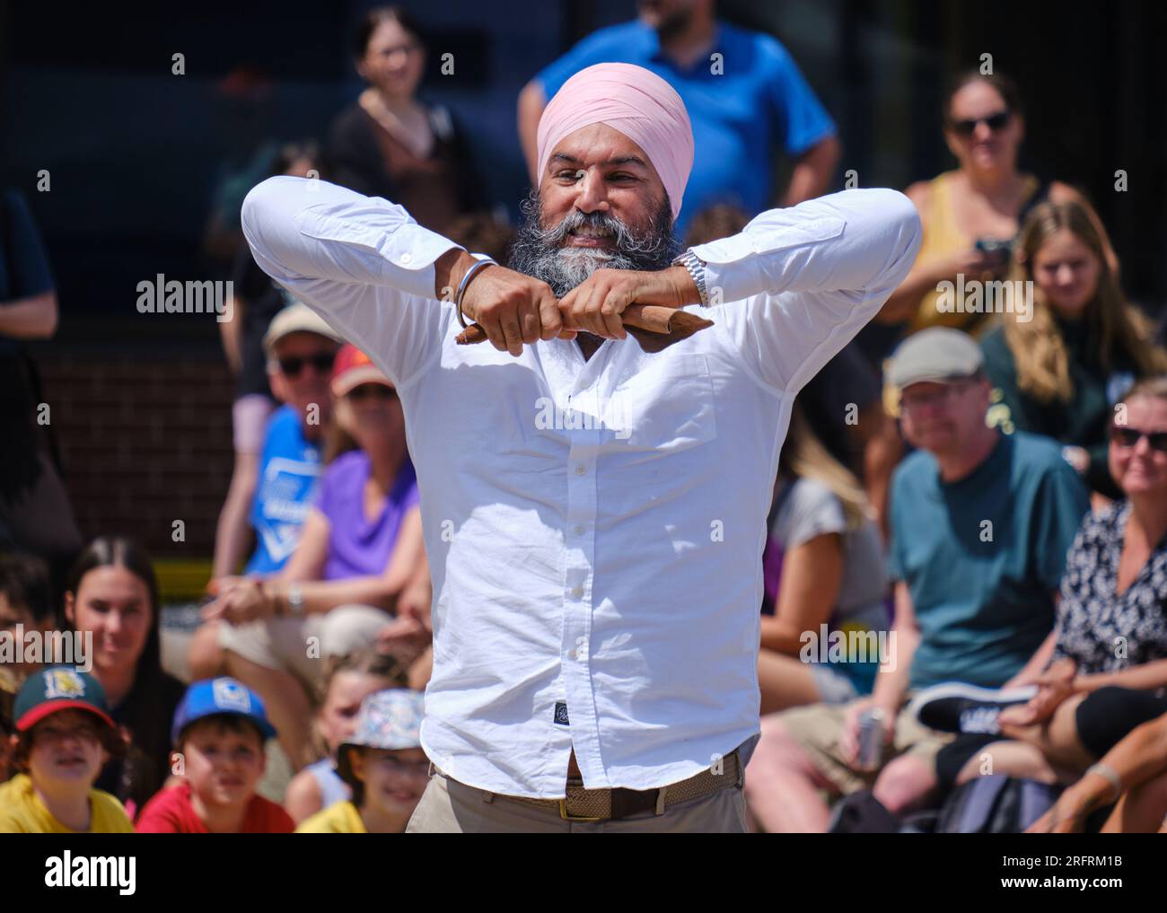 NDP Leader Jagmeet Singh playfully volunteering for busker Mighty Mike ...