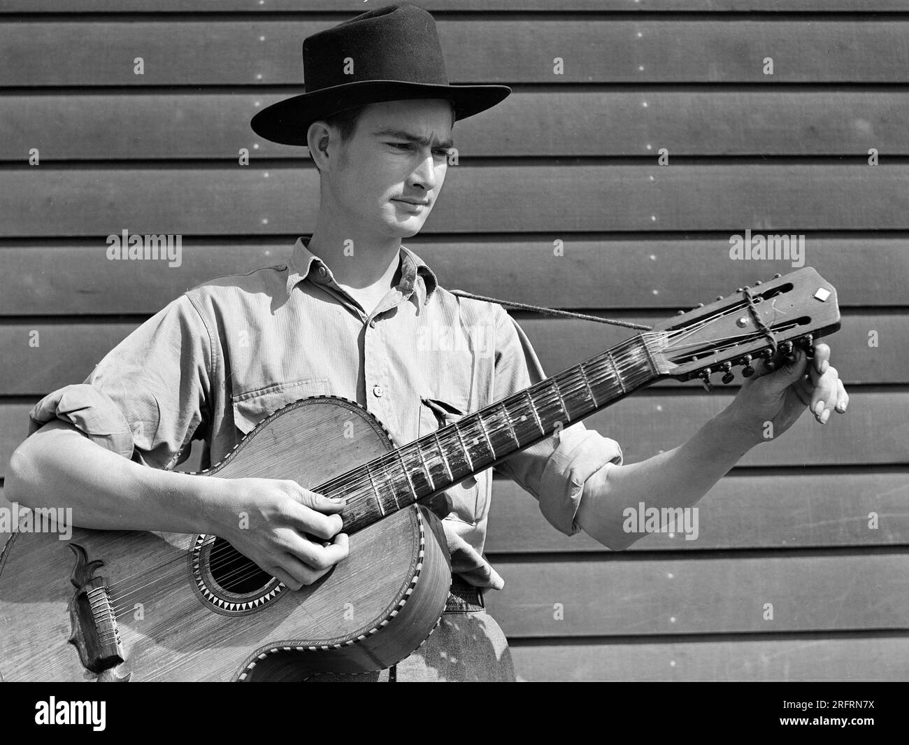 Guitar man Black and White Stock Photos & Images - Alamy