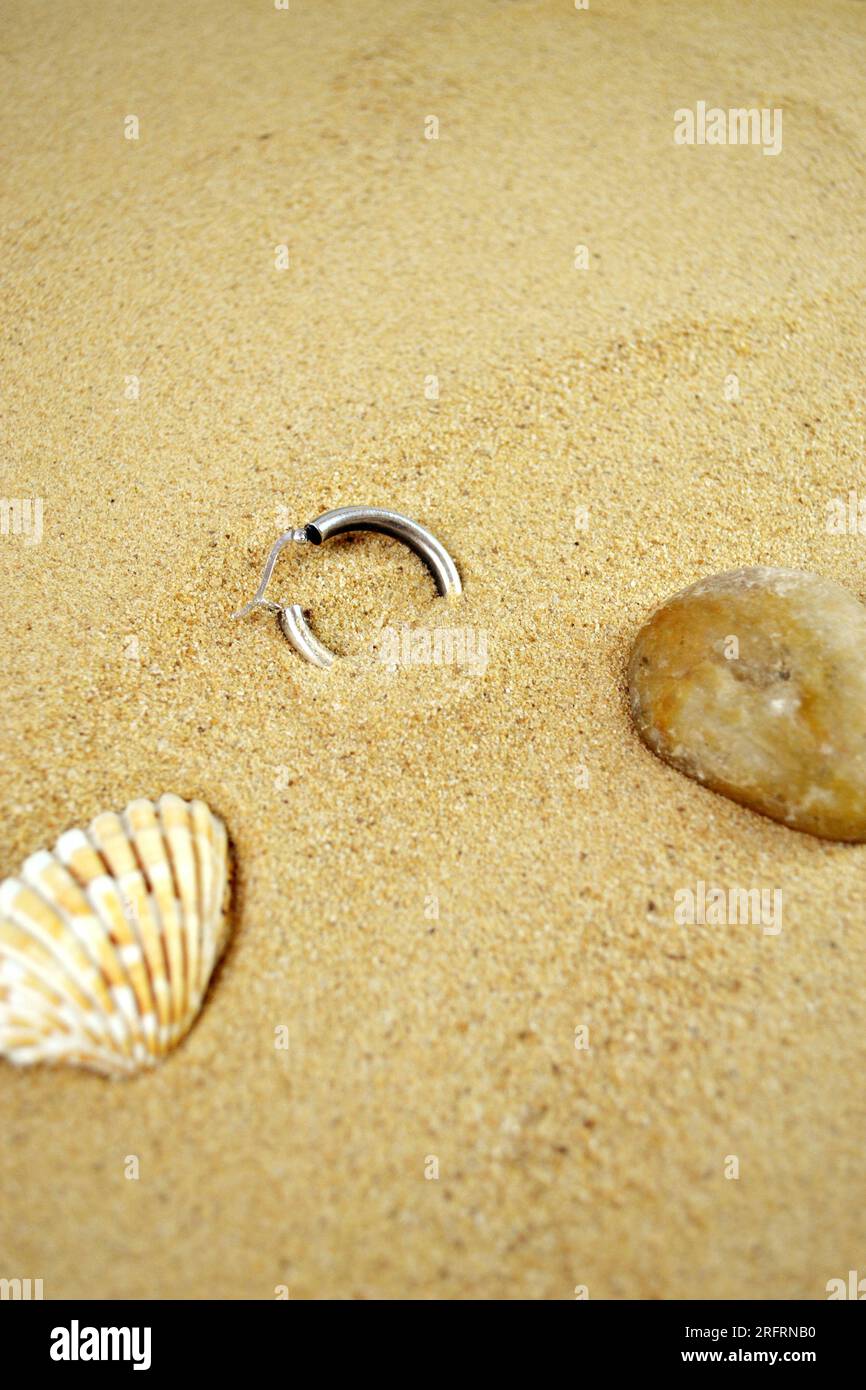 Find hidden objects beach hi-res stock photography and images - Alamy