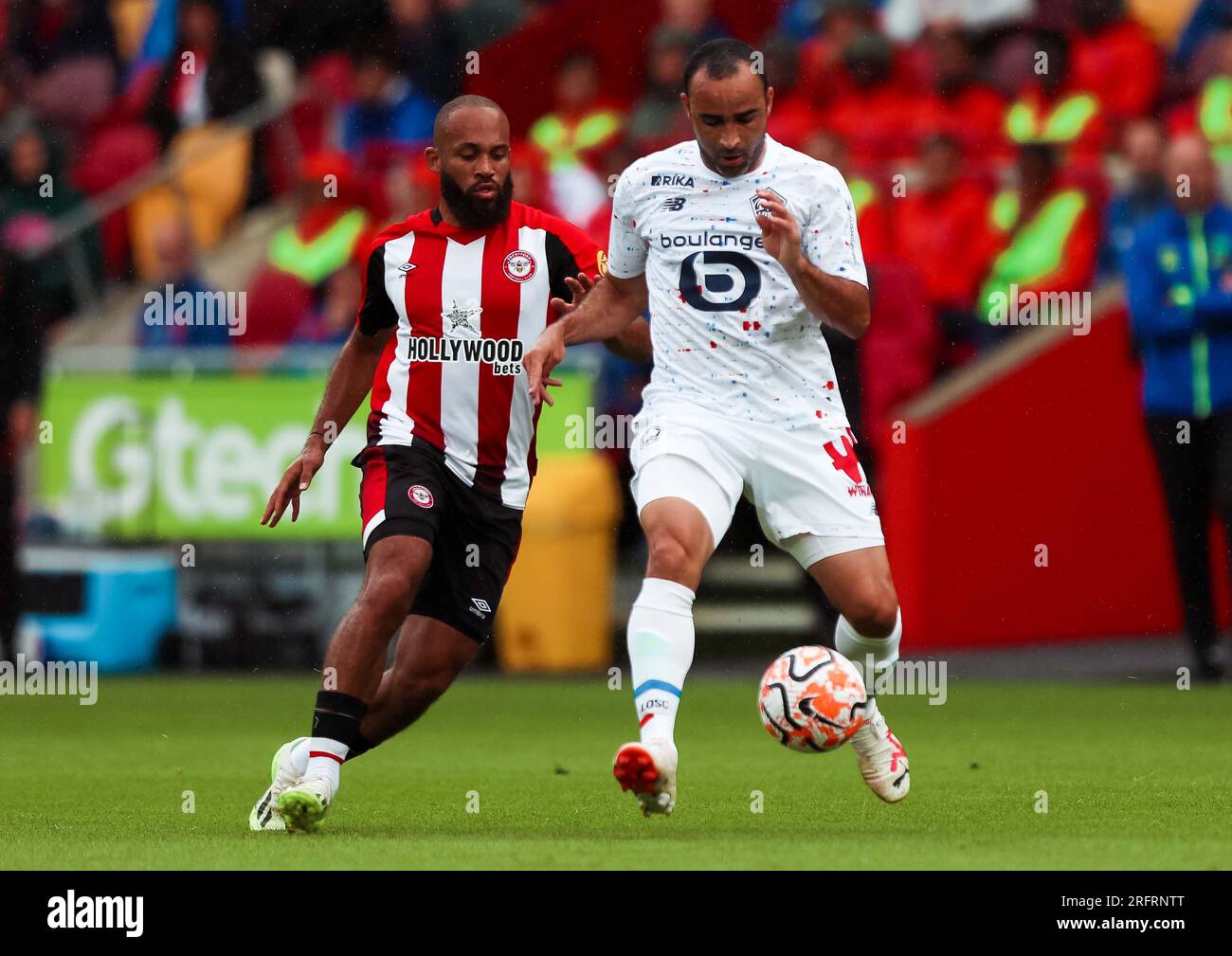 Brentford's Bryan Mbeumo applies pressure to LOSC Lille's Ismaily ...