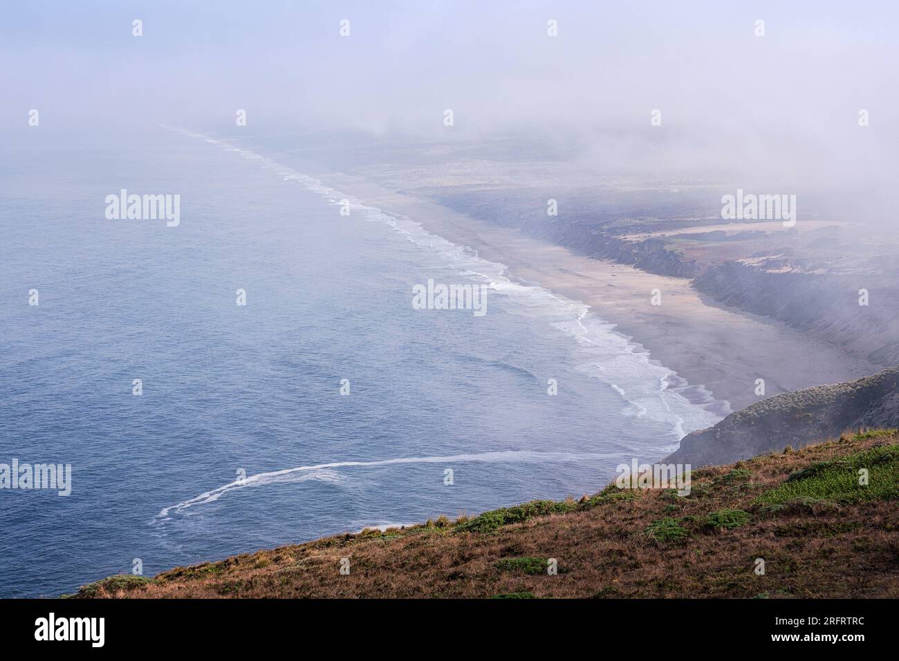 Rolling waves hi-res stock photography and images - Alamy