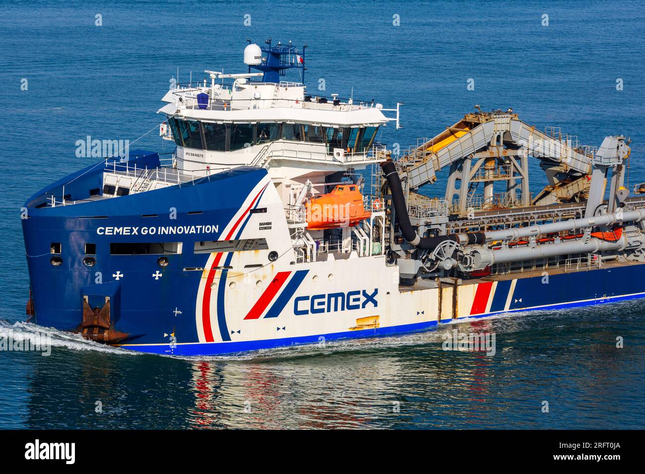 Dredger Cemex Go Innovation, Southampton, Hampshire, England, United ...
