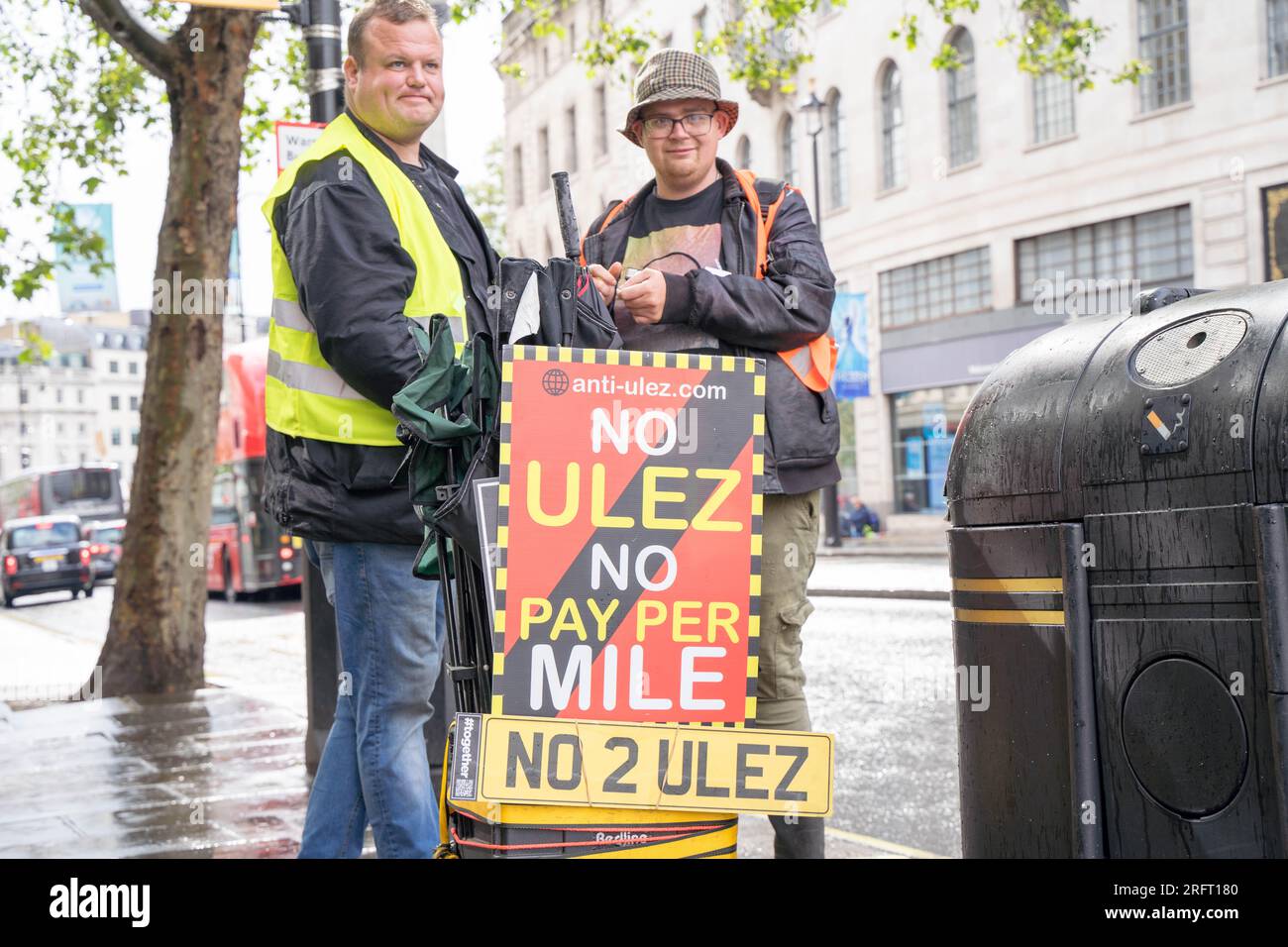 Placard no ulez hi-res stock photography and images - Alamy