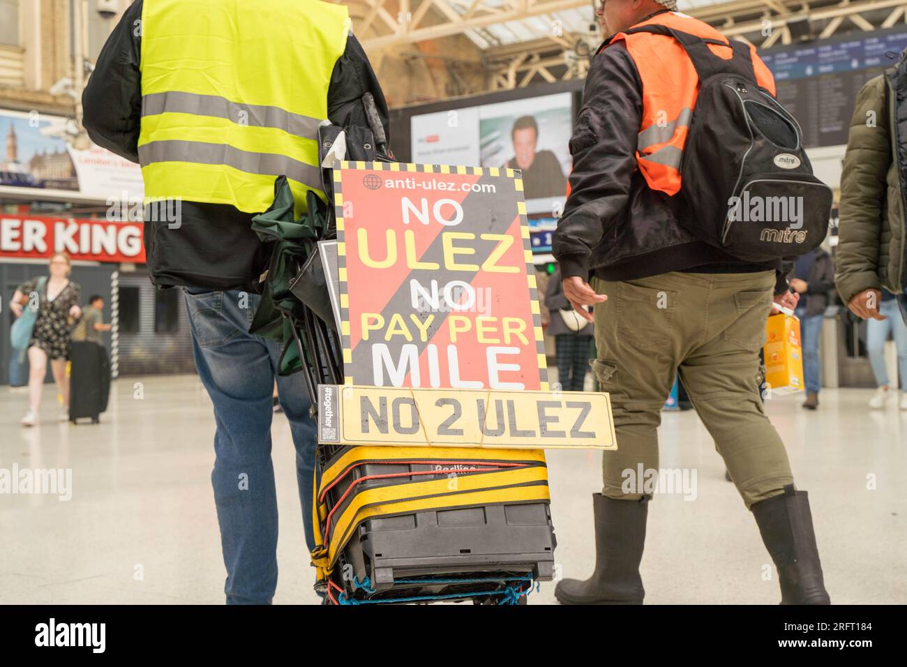 Car number plate written with no 2 ulez hi-res stock photography and ...