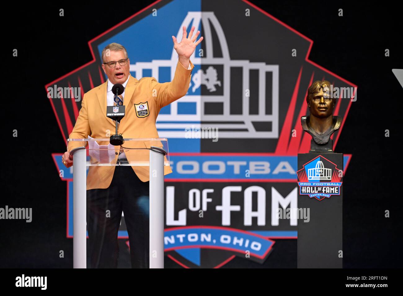 Former NFL player Joe Klecko speaks during his induction into the Pro ...