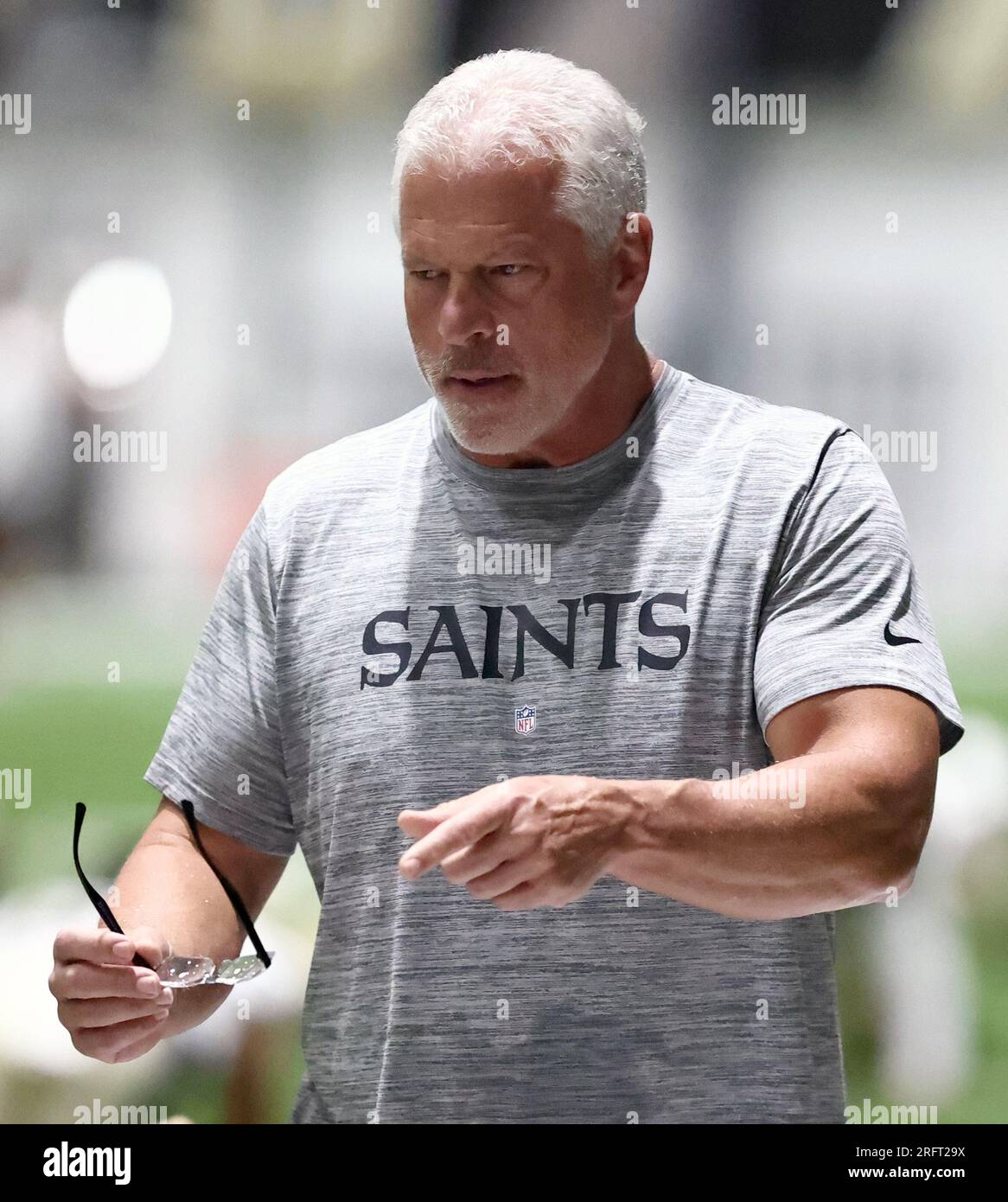 Instructs peter hi-res stock photography and images - Alamy