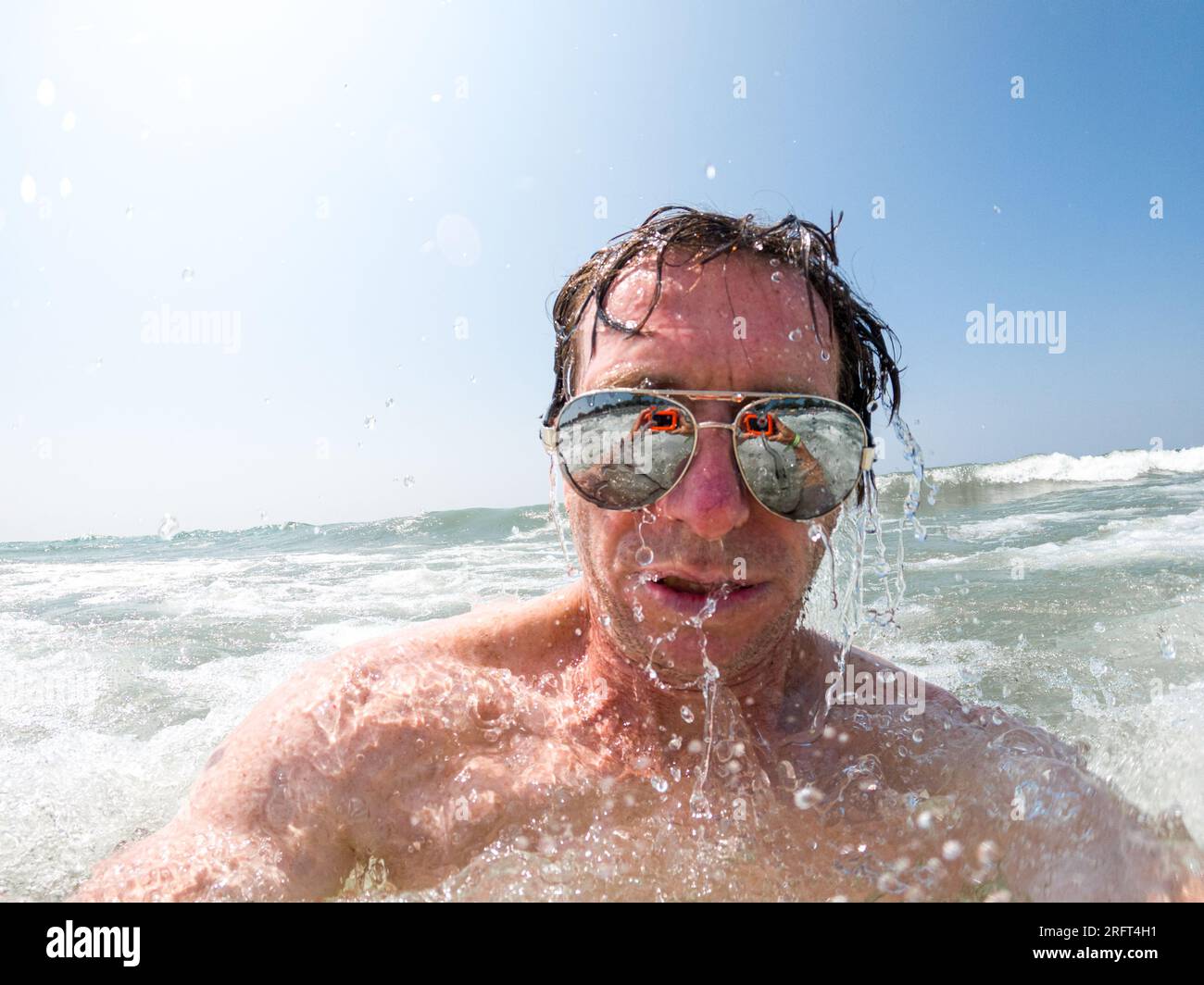 Sunglasses splash water hi-res stock photography and images - Alamy