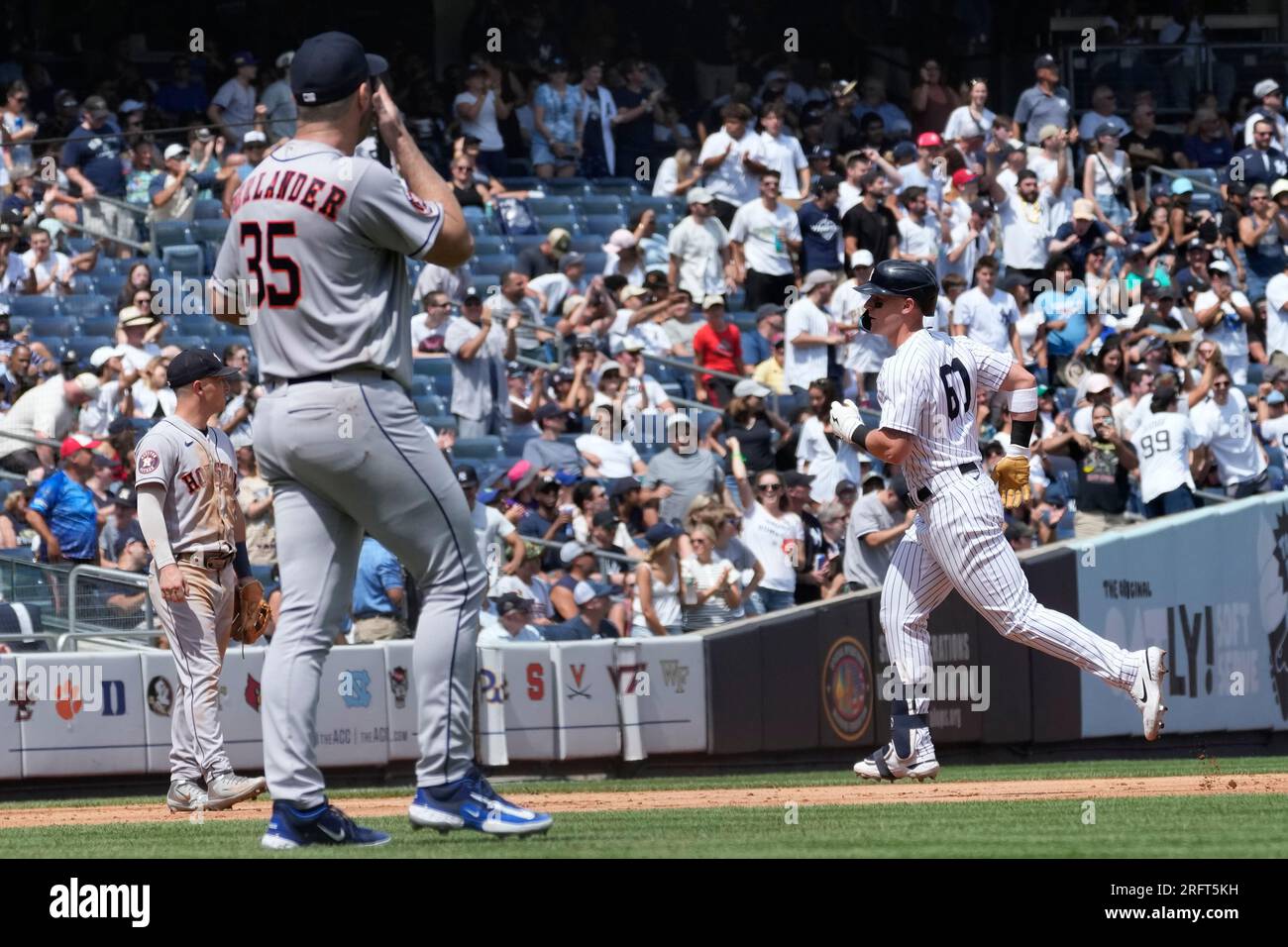 Houston Astros starting pitcher Justin Verlander (35) watches as New ...