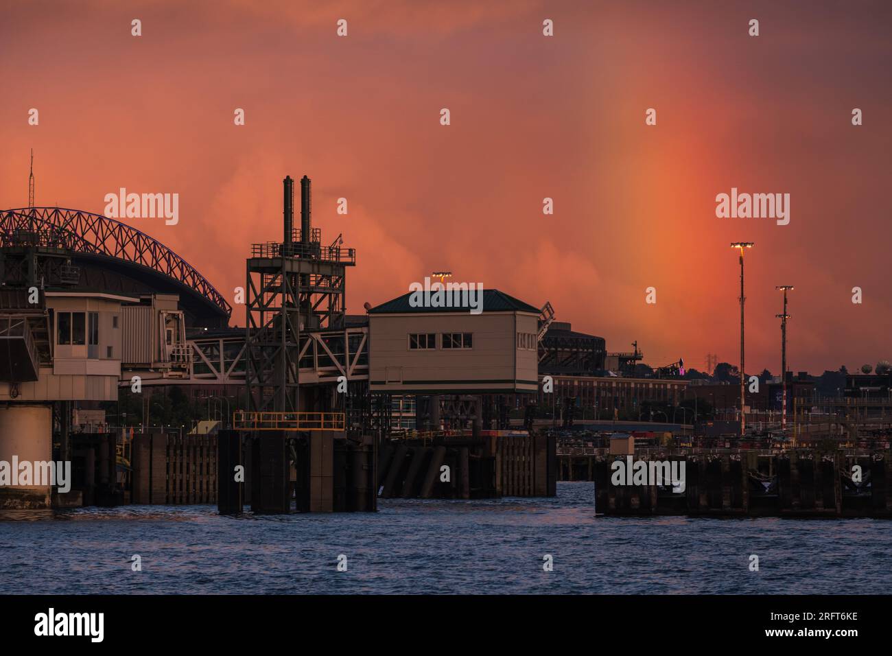 Seattle, USA. 4th Aug, 2023. A rainbow sunset on the waterfront Stock ...