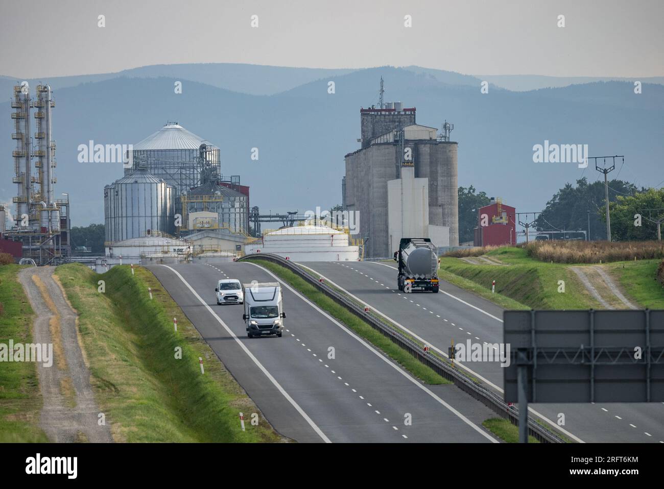 Methanol and ethanol factory. Polish producer of methanol and ethanol ...
