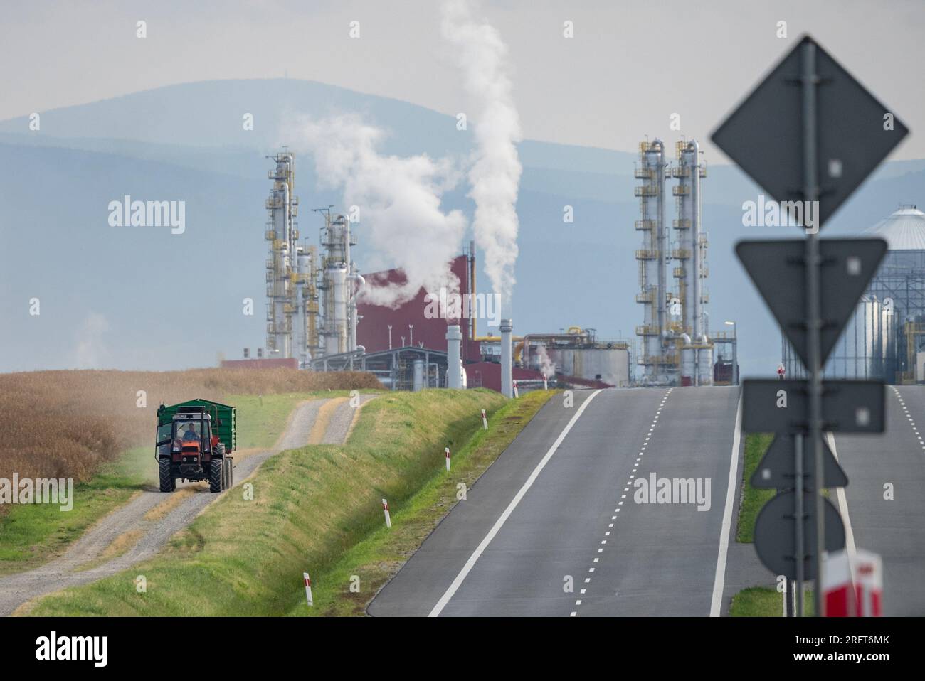Methanol and ethanol factory. Polish producer of methanol and ethanol ...