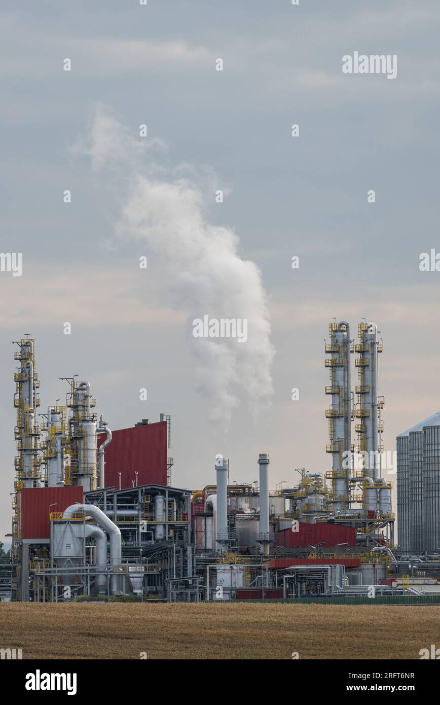 Methanol and ethanol factory. Polish producer of methanol and ethanol ...