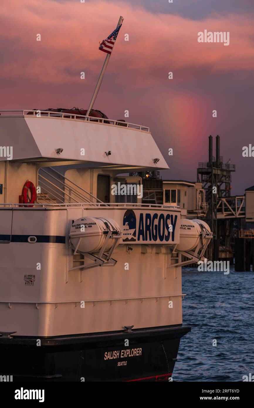 Seattle, USA. 4th Aug, 2023. A rainbow sunset on the waterfront behind ...