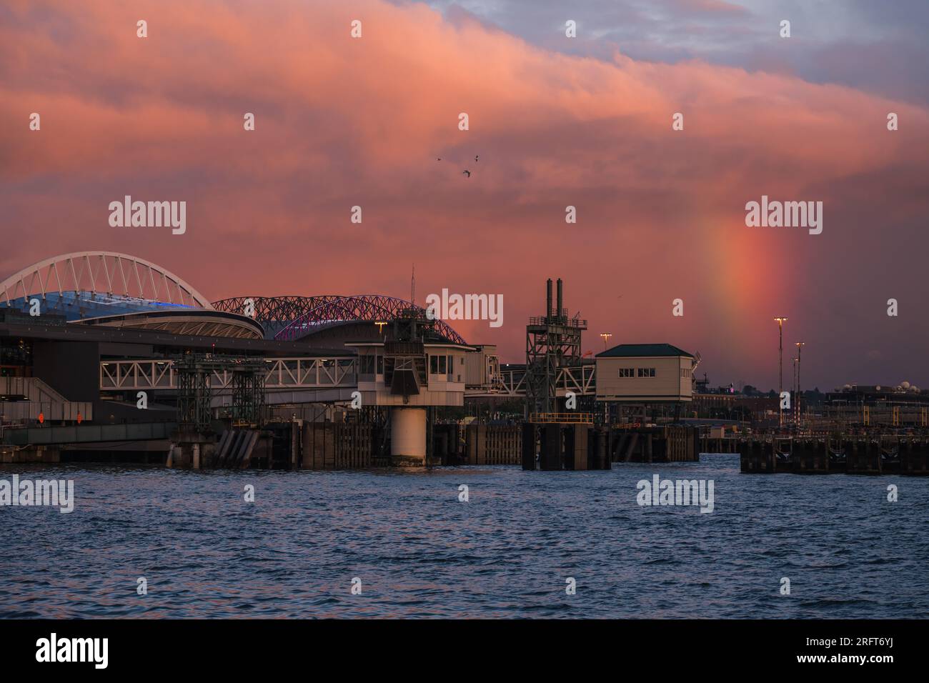 Seattle, USA. 4th Aug, 2023. A rainbow sunset on the waterfront Stock ...