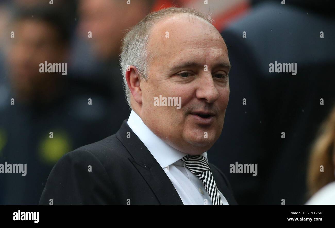 Eales hi-res stock photography and images - Alamy