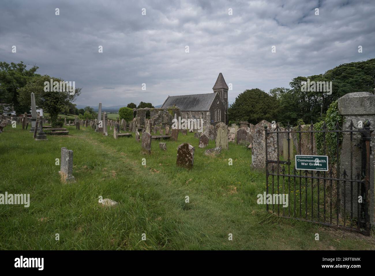 Historic graveyard and church of Wigtown Stock Photo - Alamy
