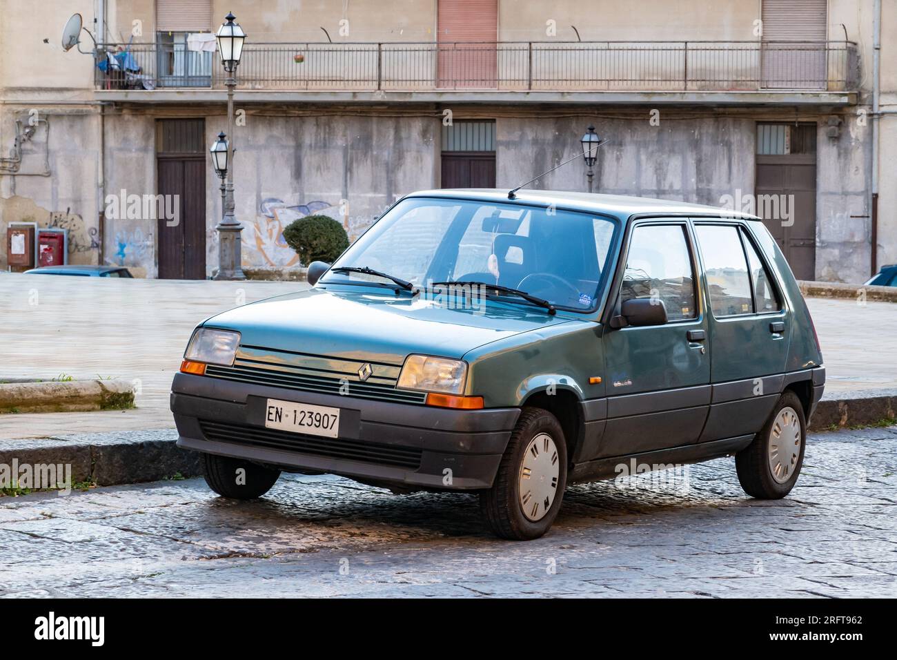 Parked french renault r5 car hi-res stock photography and images - Alamy