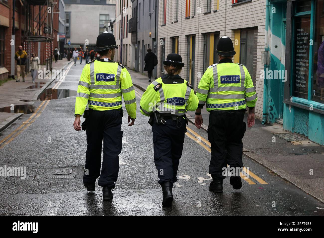 Police and people fighting hi-res stock photography and images - Alamy