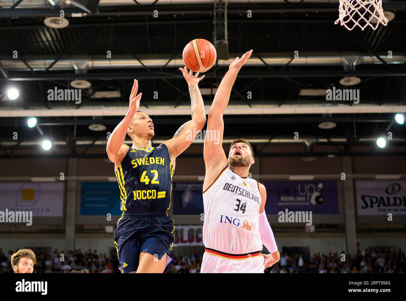 left to right Elijah CLARANCE (SWE), Leon KRATZER (GER), action, duels ...