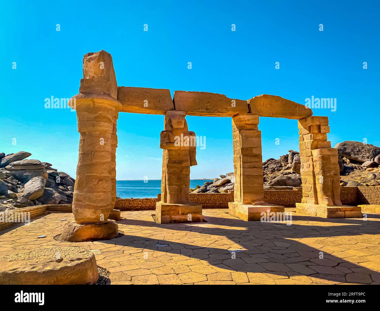 Kalabsha gate hi-res stock photography and images - Alamy
