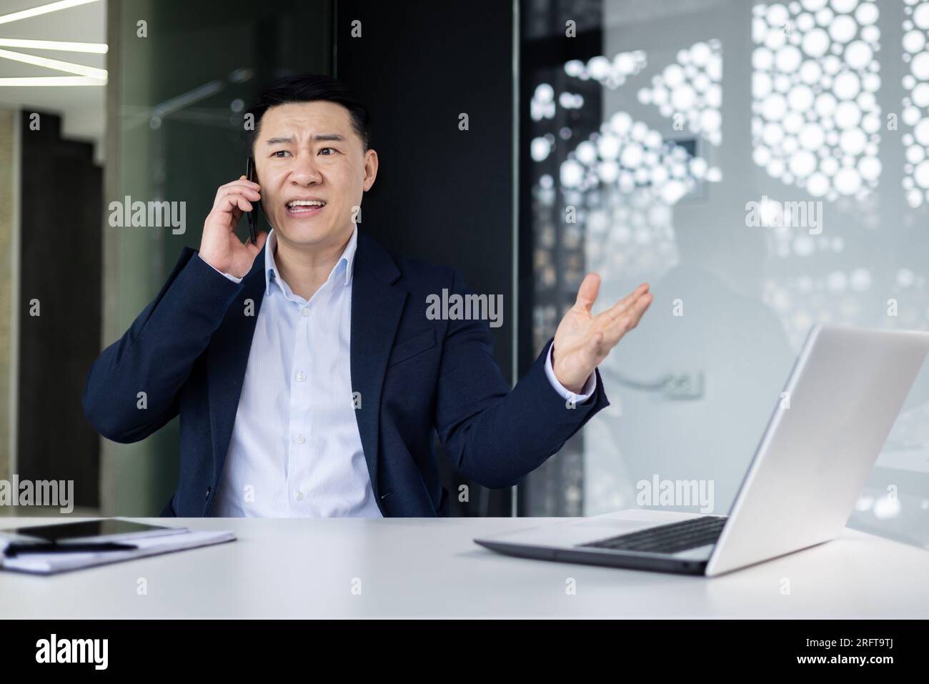 Angry investor hi-res stock photography and images - Alamy