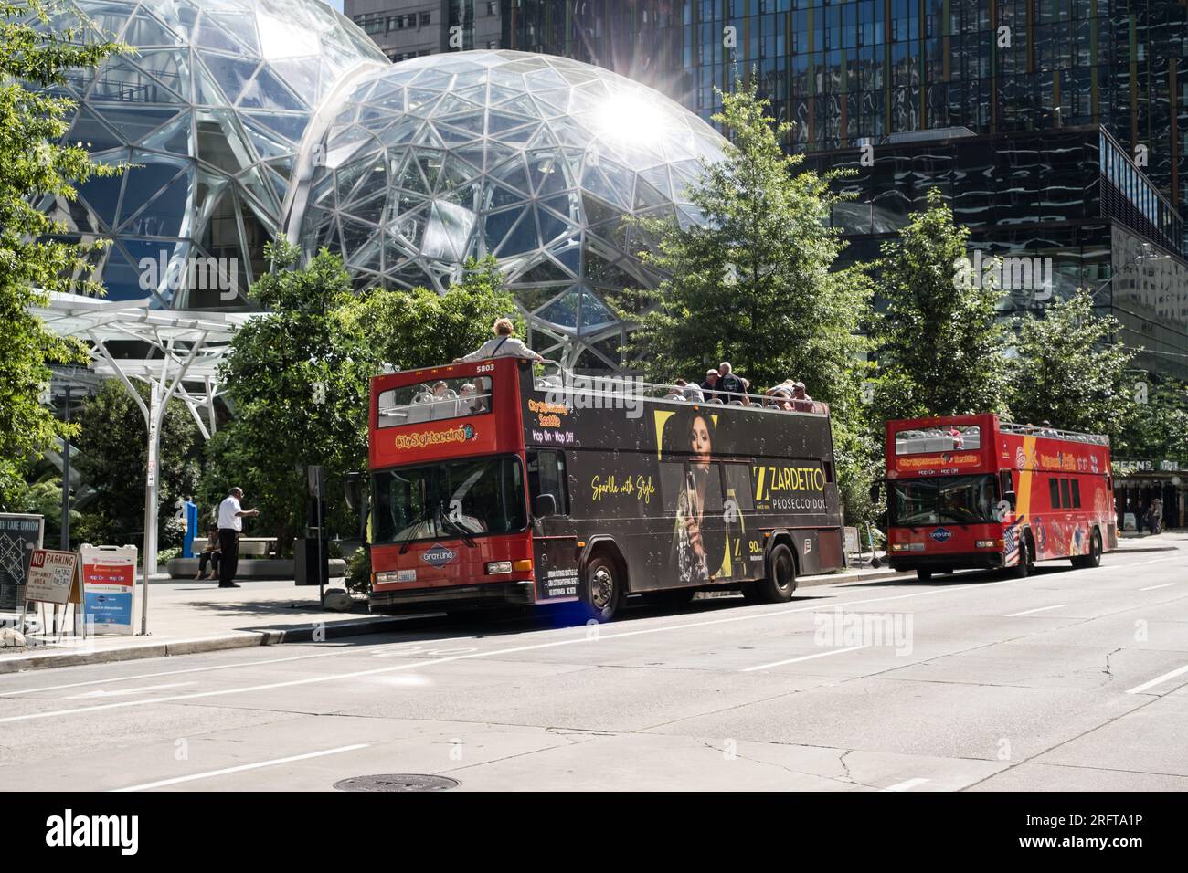 Seattle, USA. 4 Aug, 2023. Tourists on the Sightseeing bus at the ...