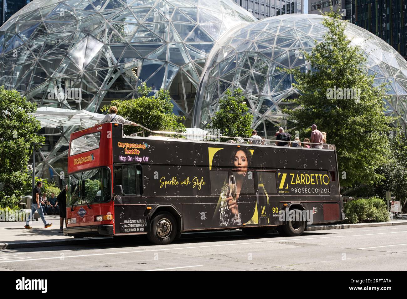 Seattle, USA. 4 Aug, 2023. Tourists on the Sightseeing bus at the ...