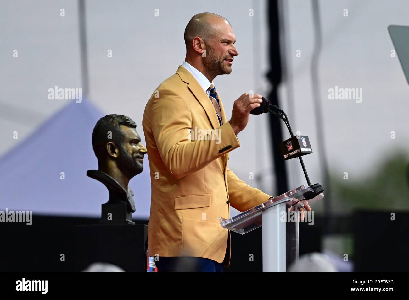 Former NFL player Joe Thomas speaks during his induction into the Pro ...