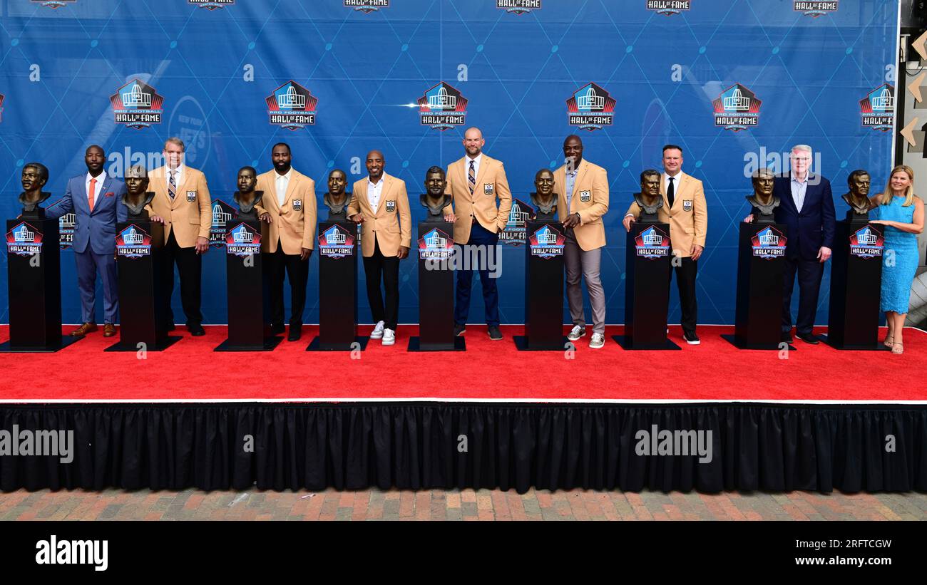 The Pro Football Hall of Fame Class of 2023 poses with their busts ...