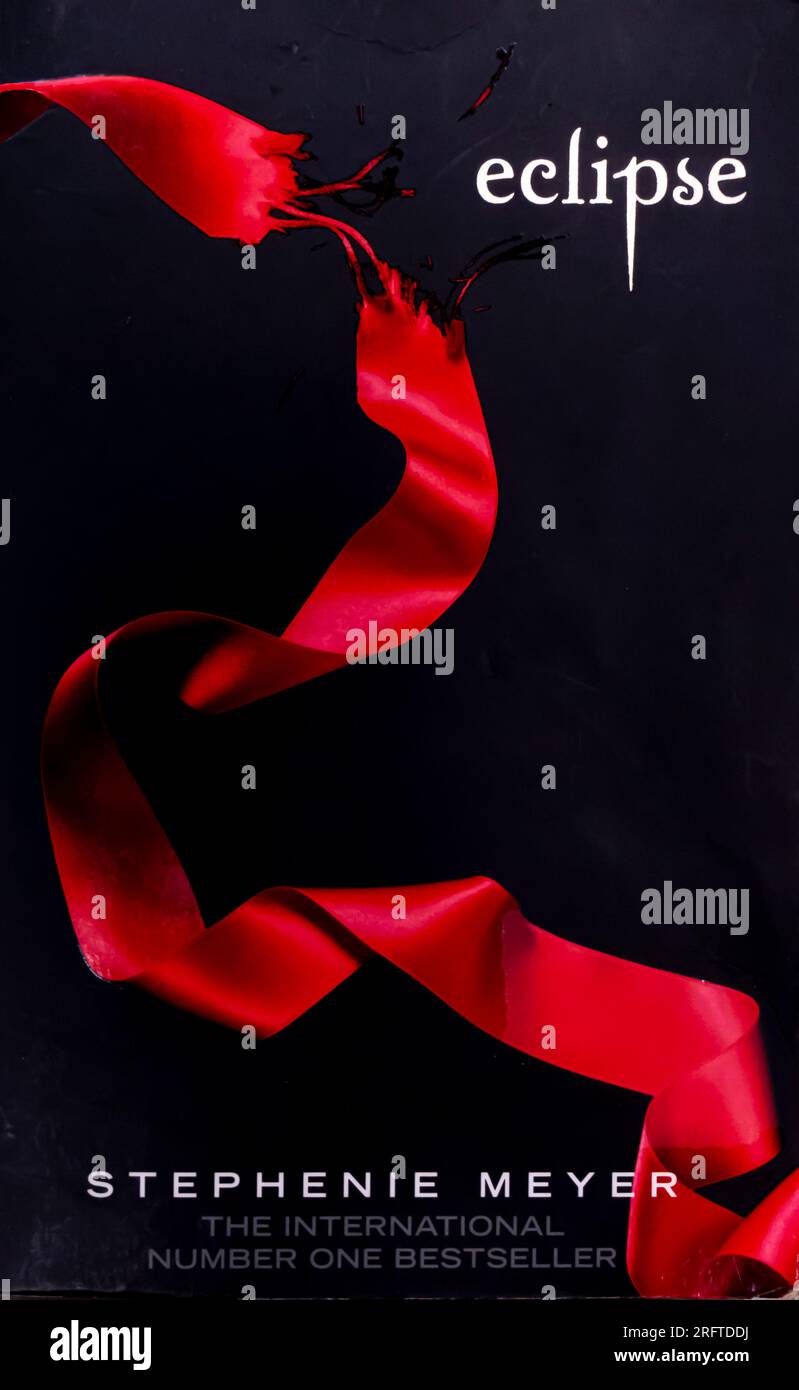 Twilight eclipse book cover hi-res stock photography and images - Alamy