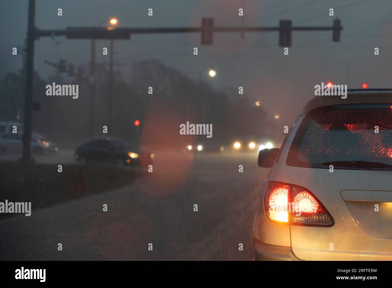 Traffic signal rainstorm hi-res stock photography and images - Alamy