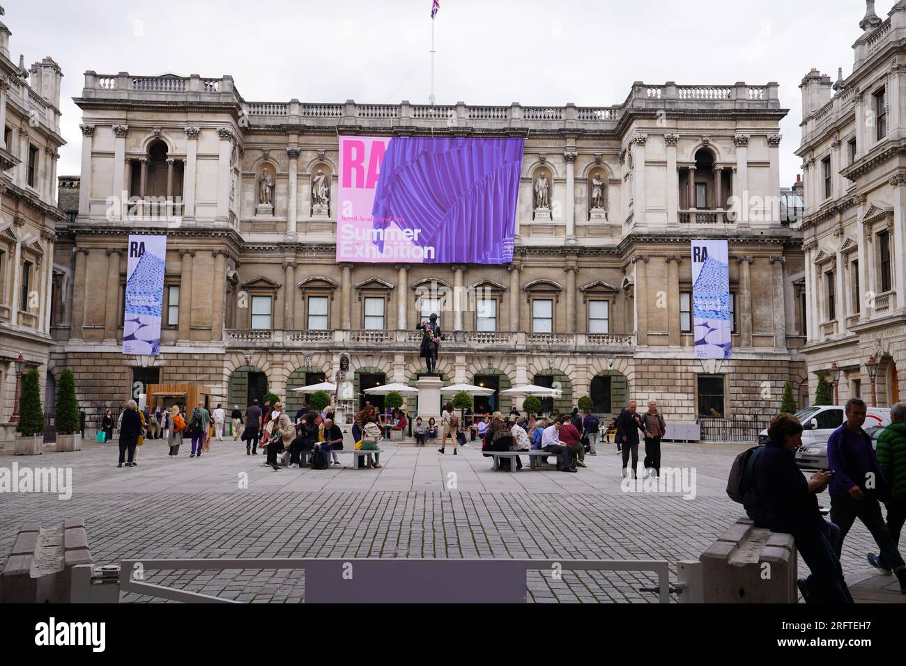 Royal academy arts piccadilly london hi-res stock photography and ...