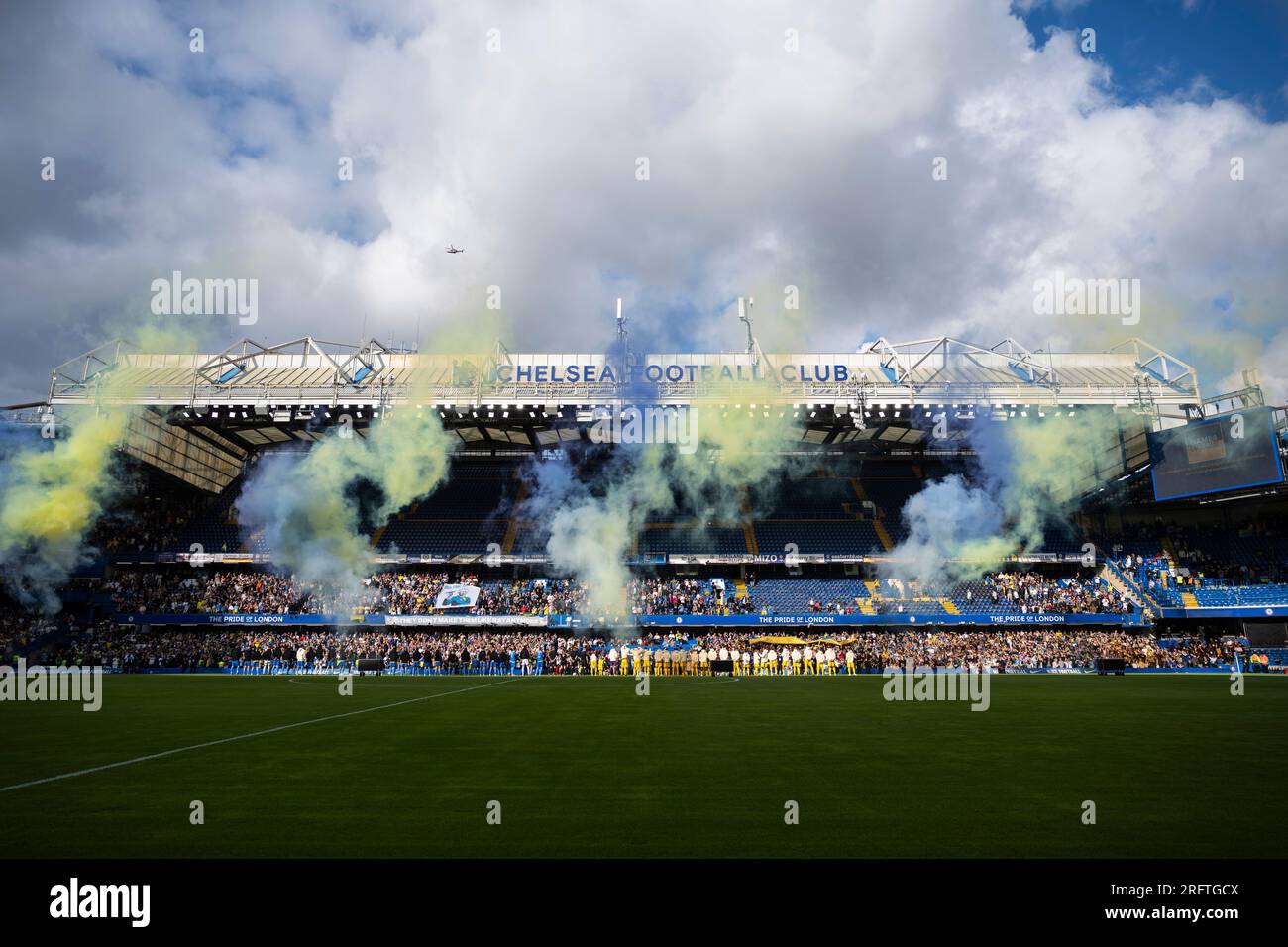 Celebrity flares hi-res stock photography and images - Alamy