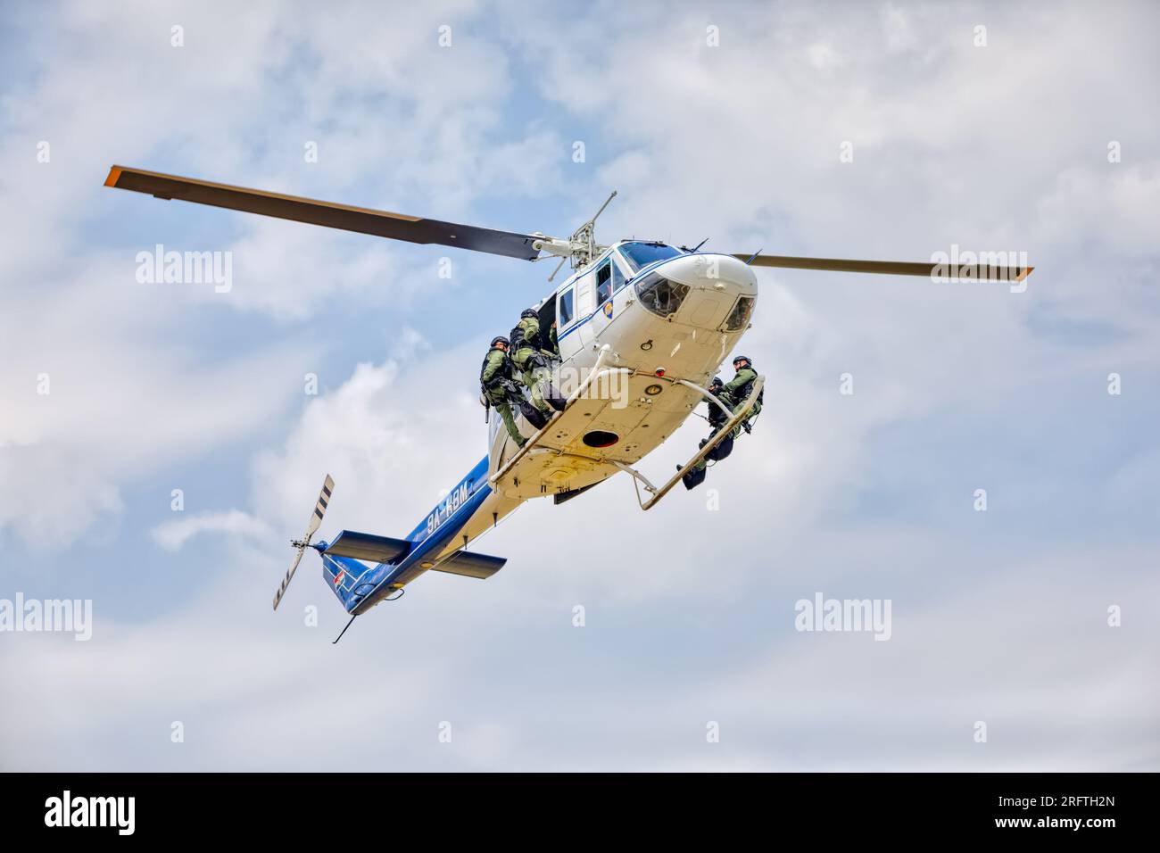 Helicopter rappelling hi-res stock photography and images - Alamy