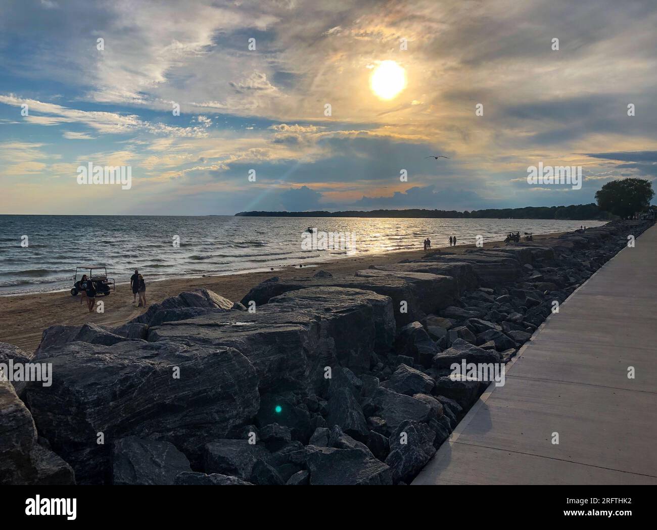 Lake erie wave background hi-res stock photography and images - Alamy